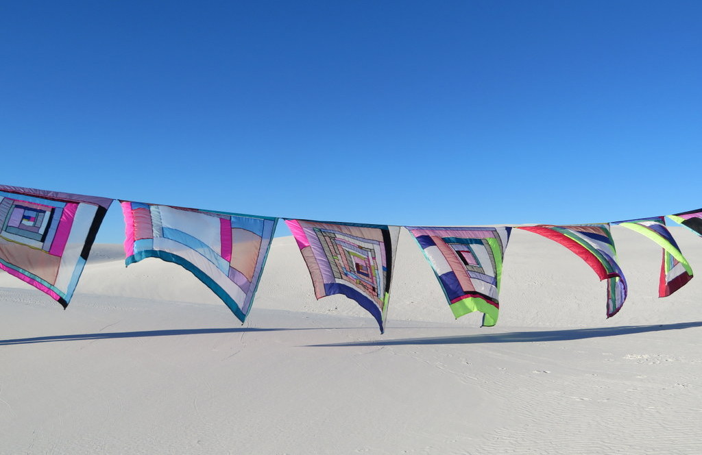 Kracht en kwetsbaarheid in de textiele installaties van Rachel Hayes ⋆ ...