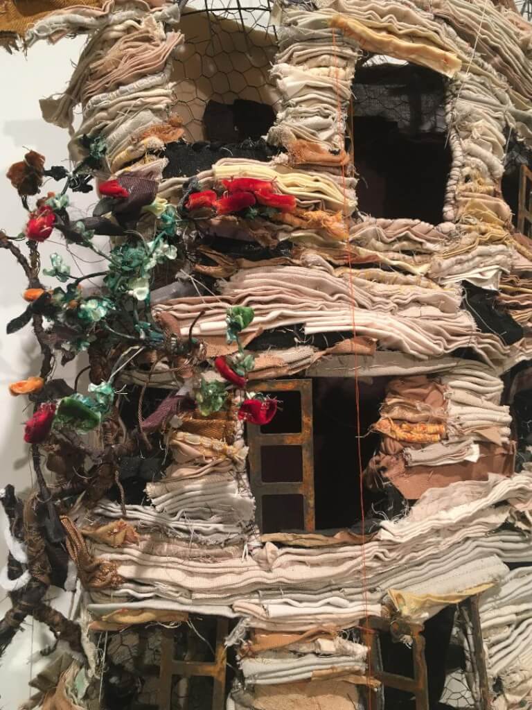 De hartverscheurende "woningen" van Ruby Chishti ⋆ TxP (Textiel Plus)